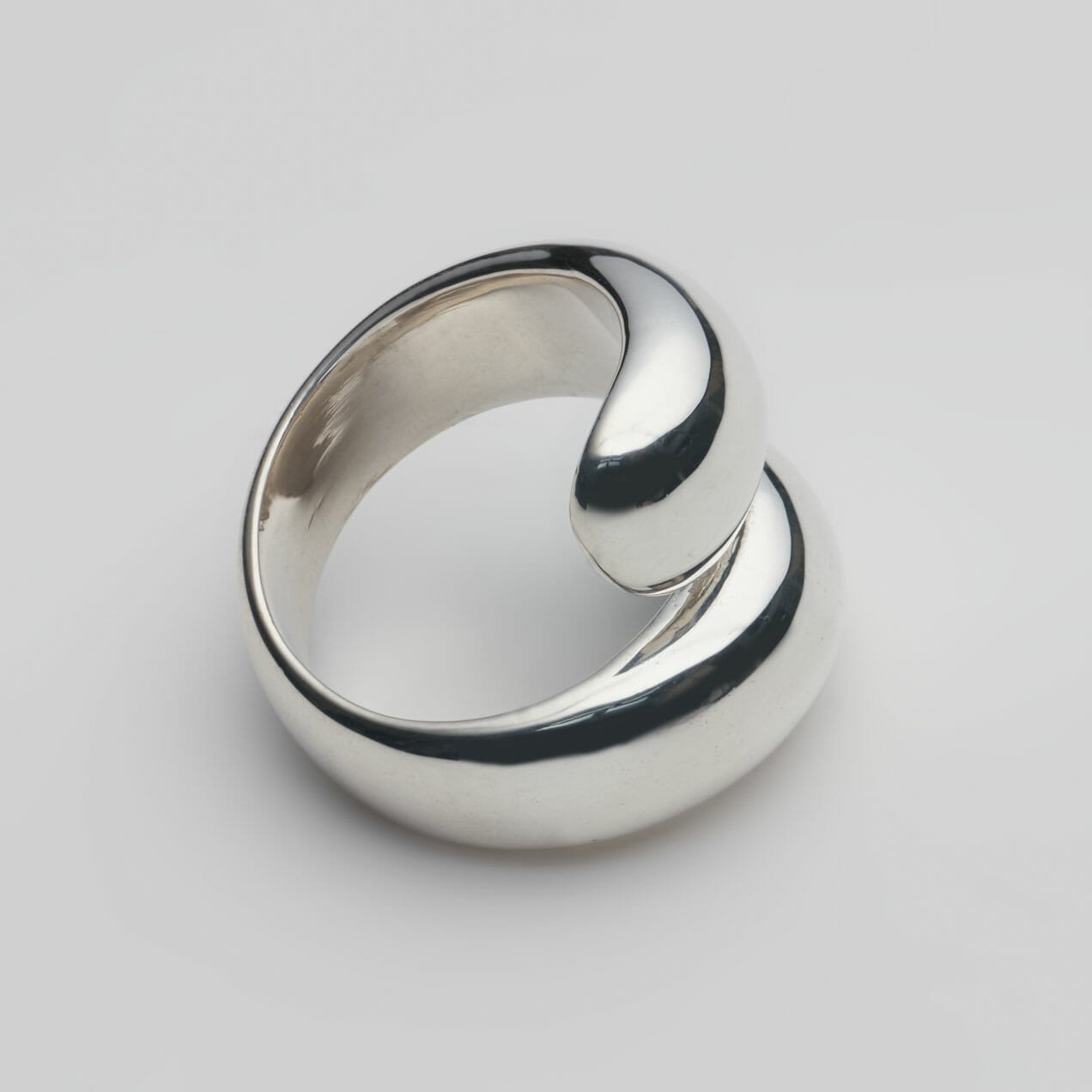 Scho Studio | Hug Ring